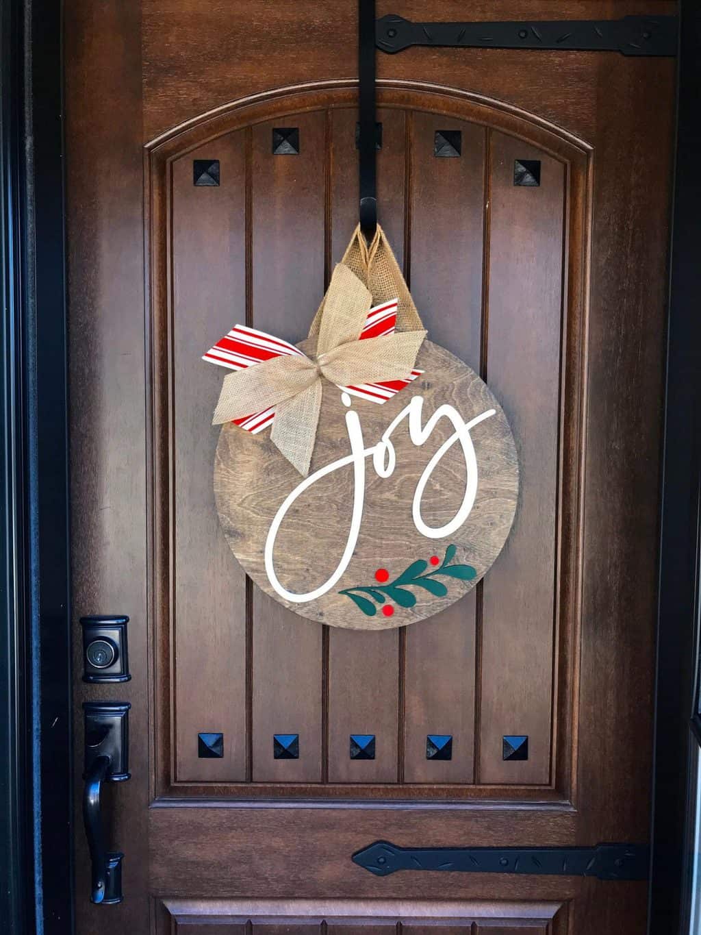 35 Best Christmas Door Hangers for Holiday Decor – Everyday Wholesome