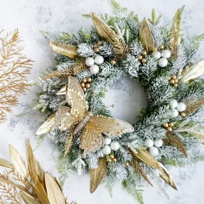 55 Gold Christmas Wreaths for the Holidays – Everyday Wholesome