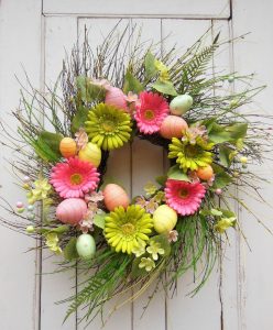Everyday Wholesome | 100 Bright Spring Wreaths for the Front Door