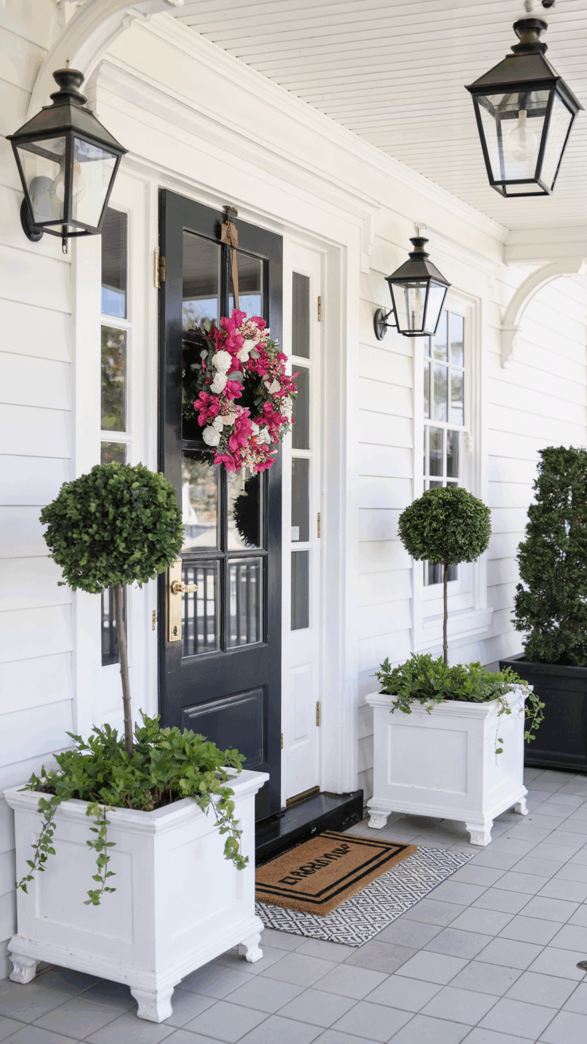 10 Beautiful Planter Ideas to Style Your Front Porch Year-Round ...